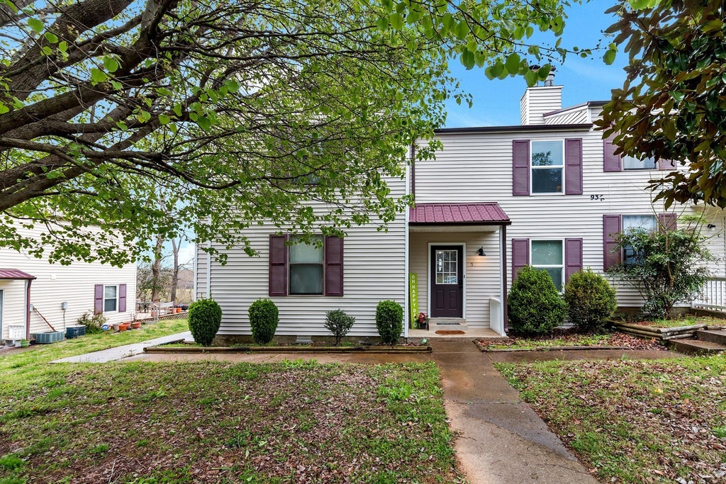 935 Kingsbury Dr B, Clarksville Property Listing: MLS® #3061758