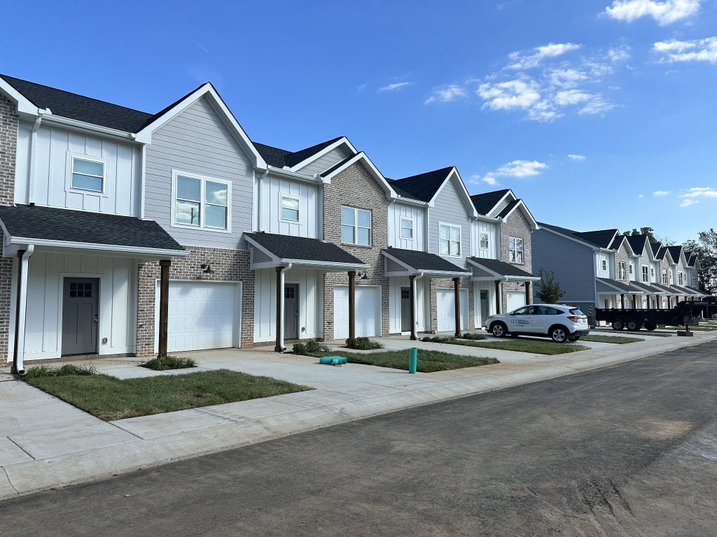 2624 S Main St 18, Springfield Property Listing: MLS® #3118704