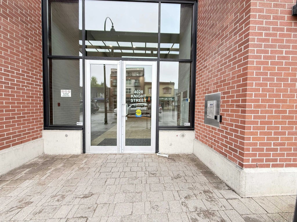 For Sale 4028 Knight Street 405, Vancouver Property Listing - R3076113