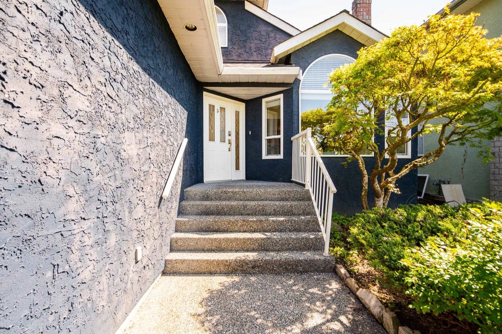 12328 Imperial Drive, Richmond Property Listing: MLS R3048870