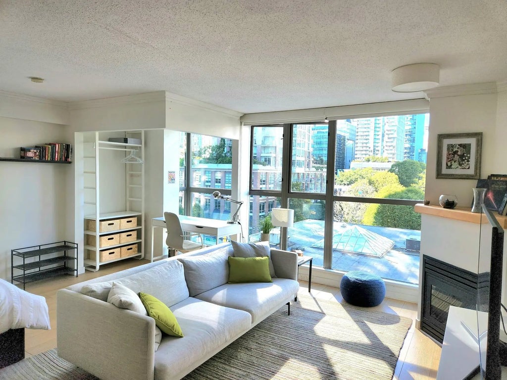 For Sale 928 Richards Street, Vancouver Property Listing - R3074652