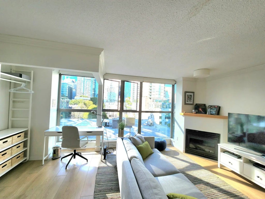 For Sale 928 Richards Street, Vancouver Property Listing - R3074652