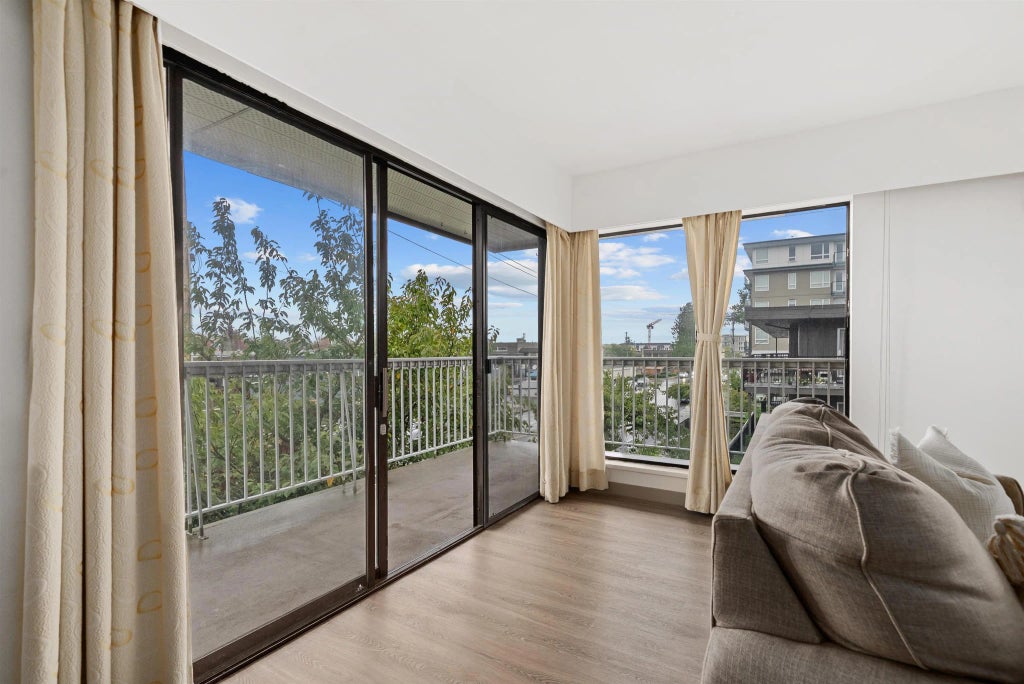 For Sale 11957 223 Street 301, Maple Ridge Property Listing - R3054152