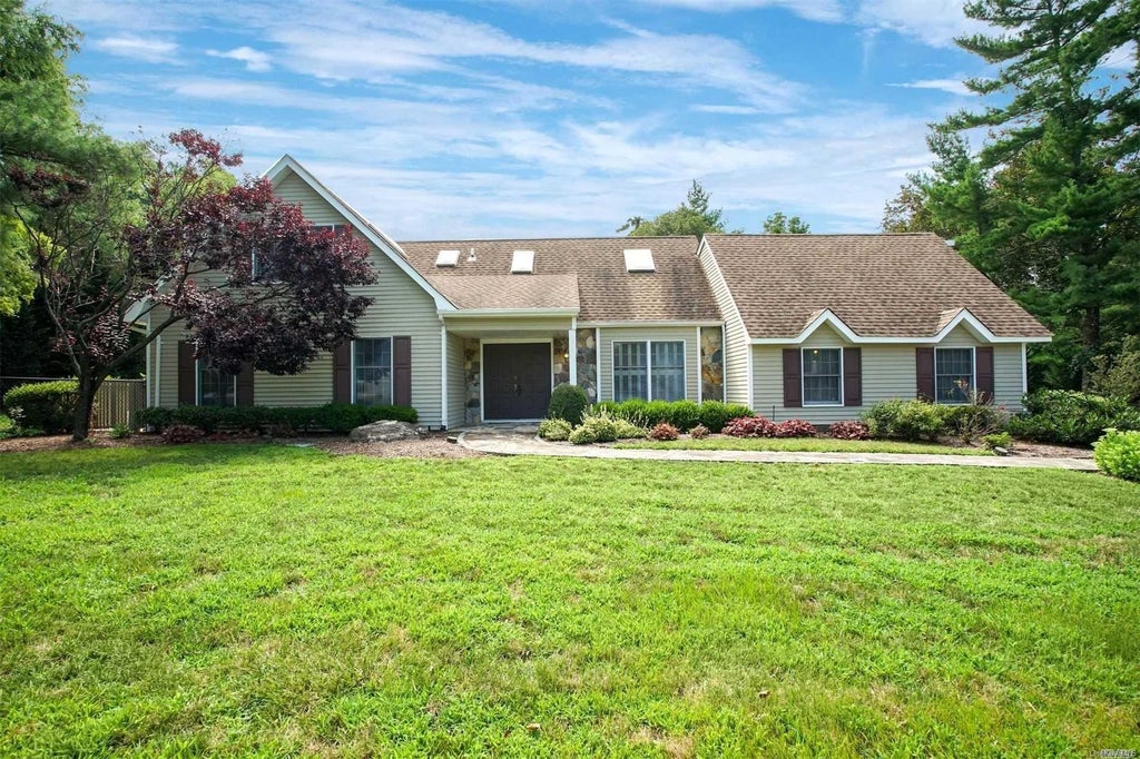 8 Jodi Court, Oyster Bay NY, 11542 Property Listing: MLS® #KEYL3147677