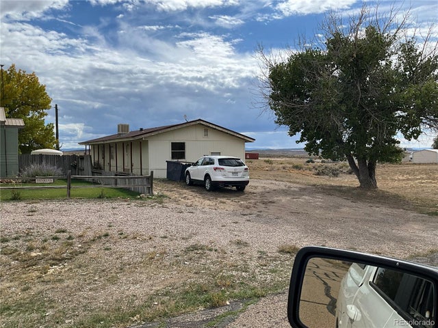 504 Ceratosaurus Circle, Dinosaur Property Listing: MLS® #4608207