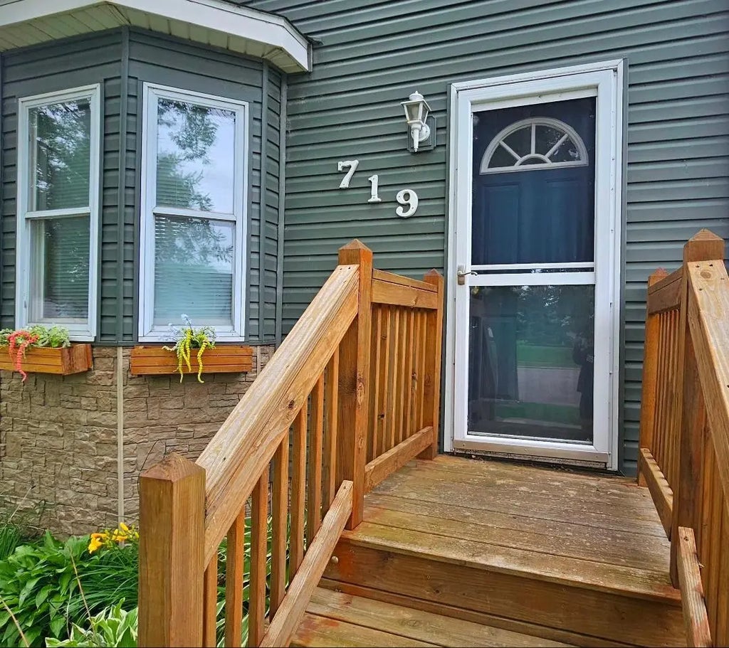 719 W 4th Street, Graceville Property Listing: MLS® #6740322