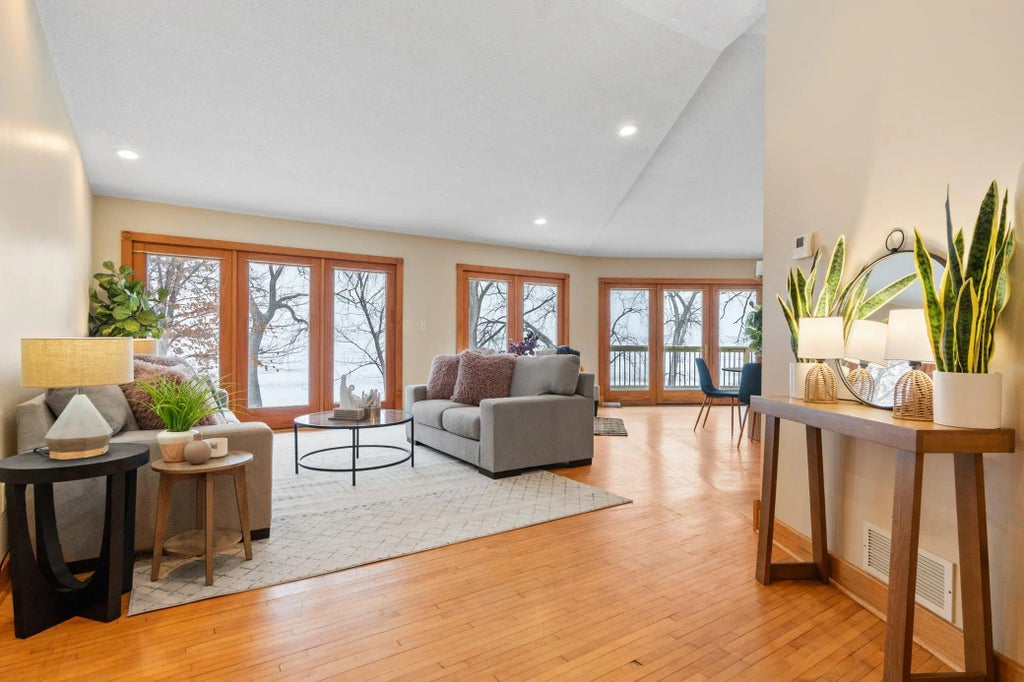 18958 N Ridge Drive, Glenwood - MLS #7005954 - LakePlace.com