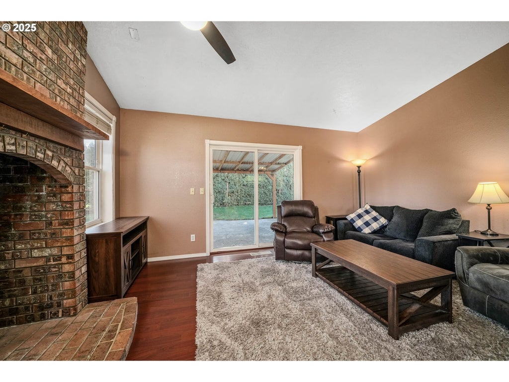 304 Nw 5th St, Sublimity Property Listing: MLS® #116225952