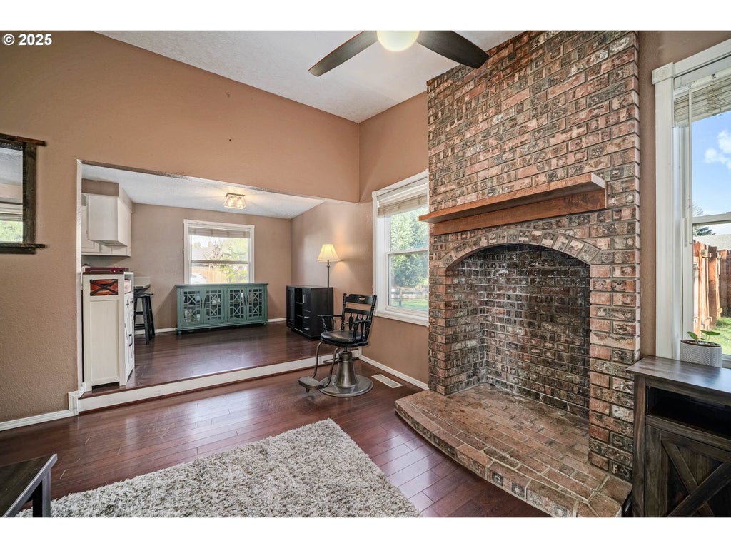 304 Nw 5th St, Sublimity Property Listing: MLS® #116225952