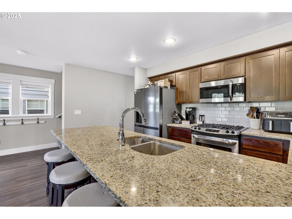 16825 Chula Vista Ave, Sandy Property Listing: MLS® #558111589