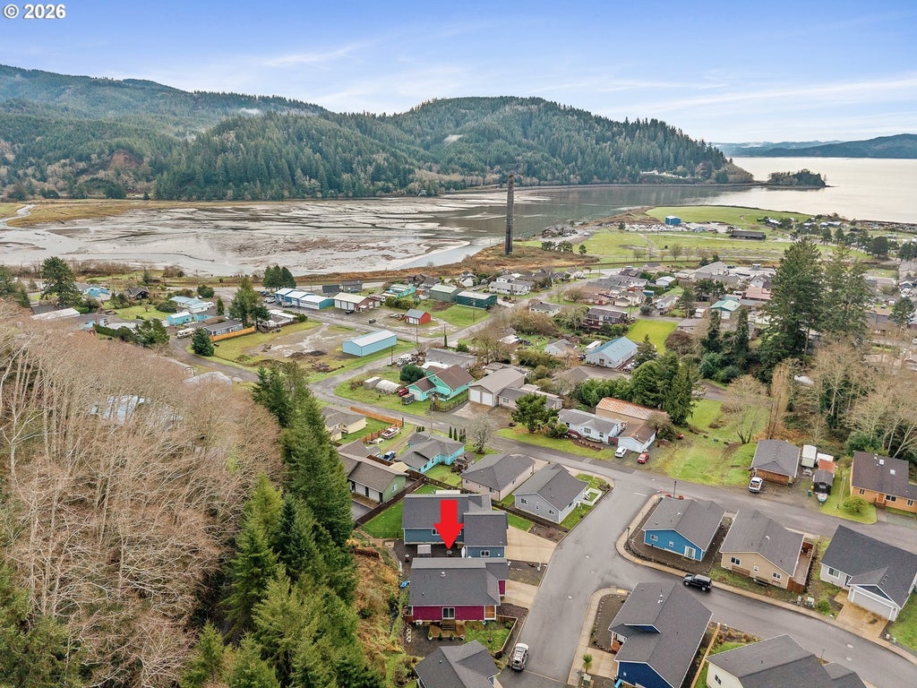 606 2nd St, Garibaldi Property Listing: MLS® #644604313