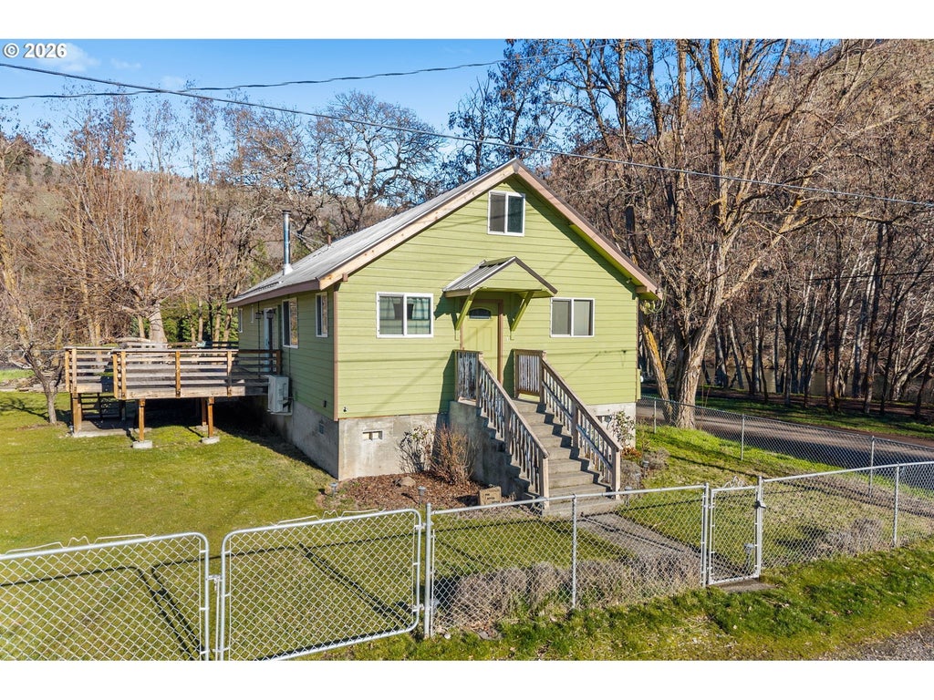 123 1st St, Klickitat Property Listing: MLS® #761587919