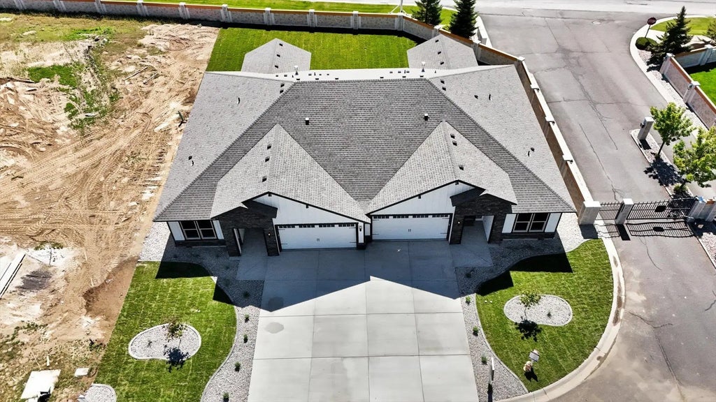 1109 - Unit 29 N Country Club Dr, Deer Park Property Listing: MLS® # ...