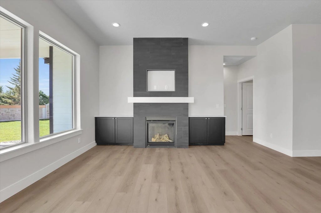 1109 - Unit 29 N Country Club Dr, Deer Park Property Listing: MLS® # ...