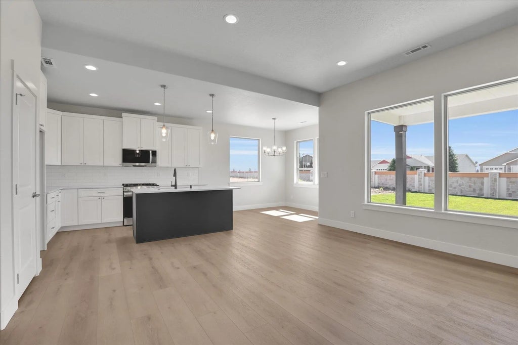 1109 - Unit 29 N Country Club Dr, Deer Park Property Listing: MLS® # ...