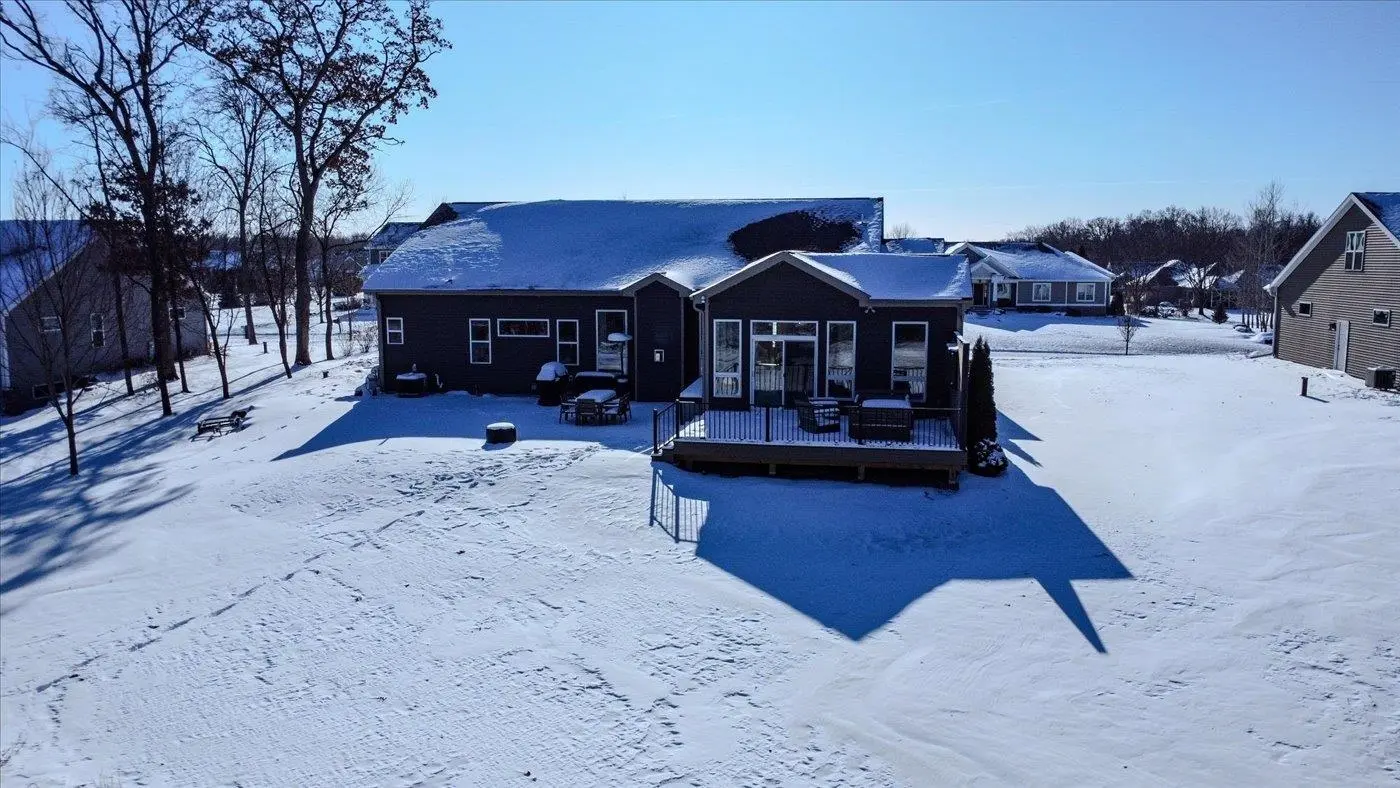 3016 Midnight Sun Drive, Bristol Property Listing: MLS® #2015420