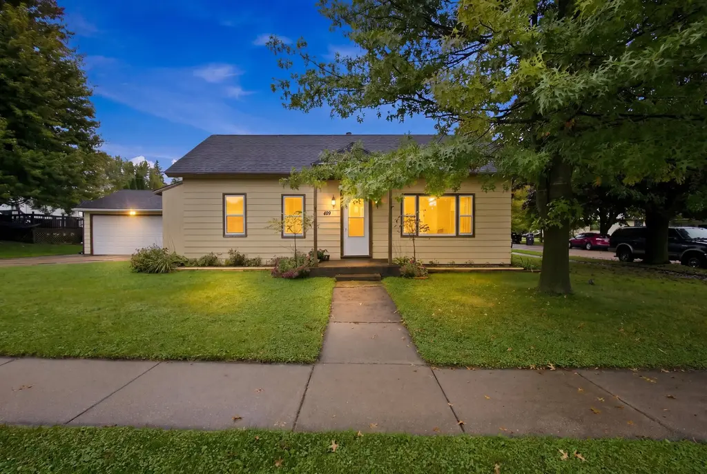 416 W Florence Street, Cambria Property Listing: MLS® #2033701