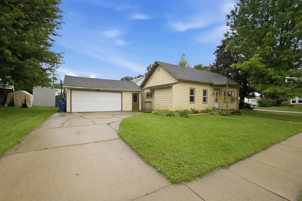 416 W Florence Street, Cambria Property Listing: MLS® #2033701