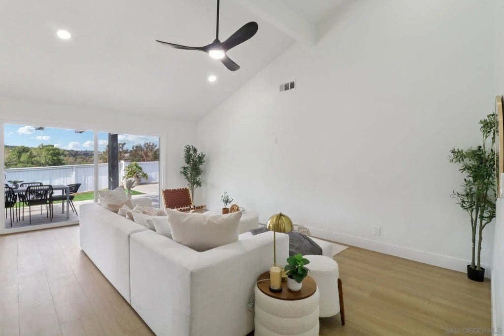 4667 La Canada Rd, Fallbrook Property Listing: MLS® #250044350