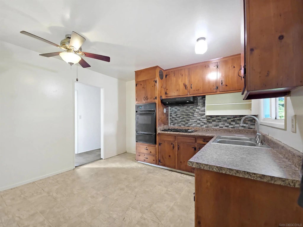 1693 N Mollison Ave, El Cajon Property Listing: MLS® #2600798