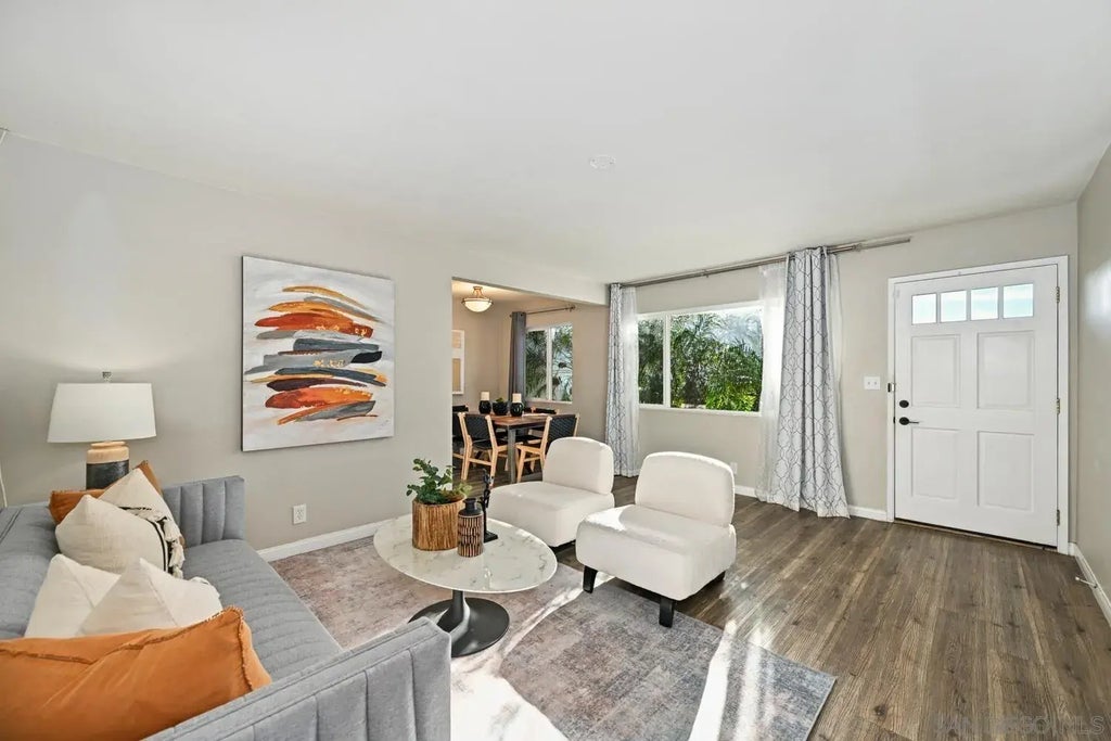 720 Fern St, Escondido Property Listing: MLS® #2601032