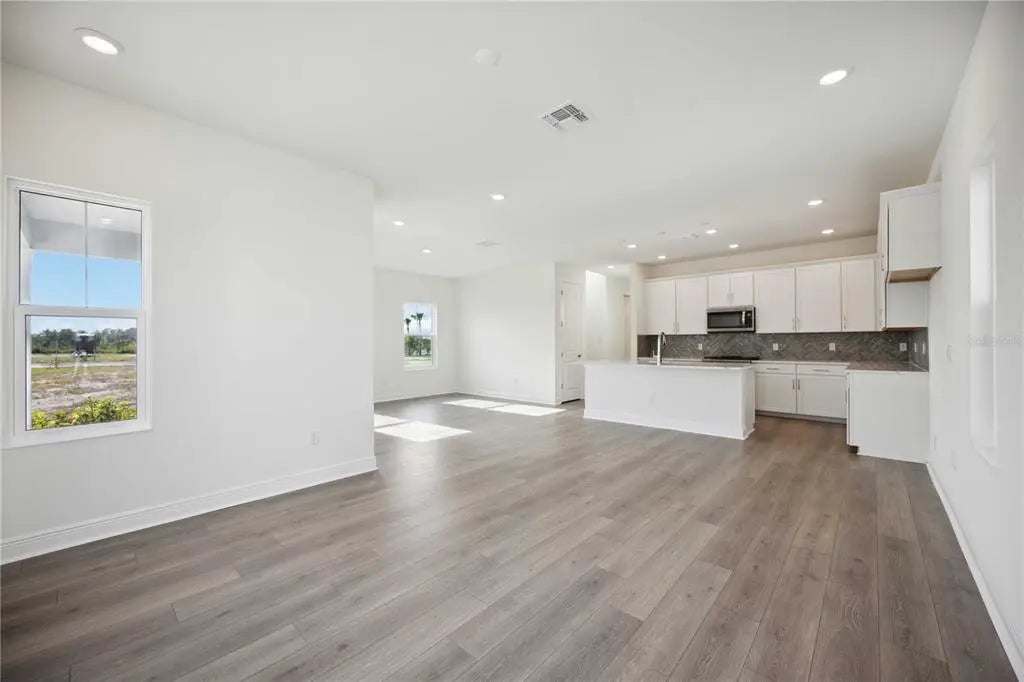 204 Eagleston Lane, LAKEWOOD RANCH, FL | MLS® G5105793 - BuySarasota.com