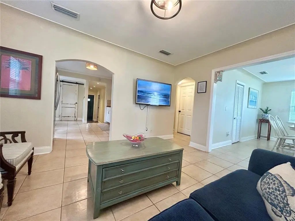 5618 20th Avenue S, GULFPORT Property Listing: MLS® #TB8459148