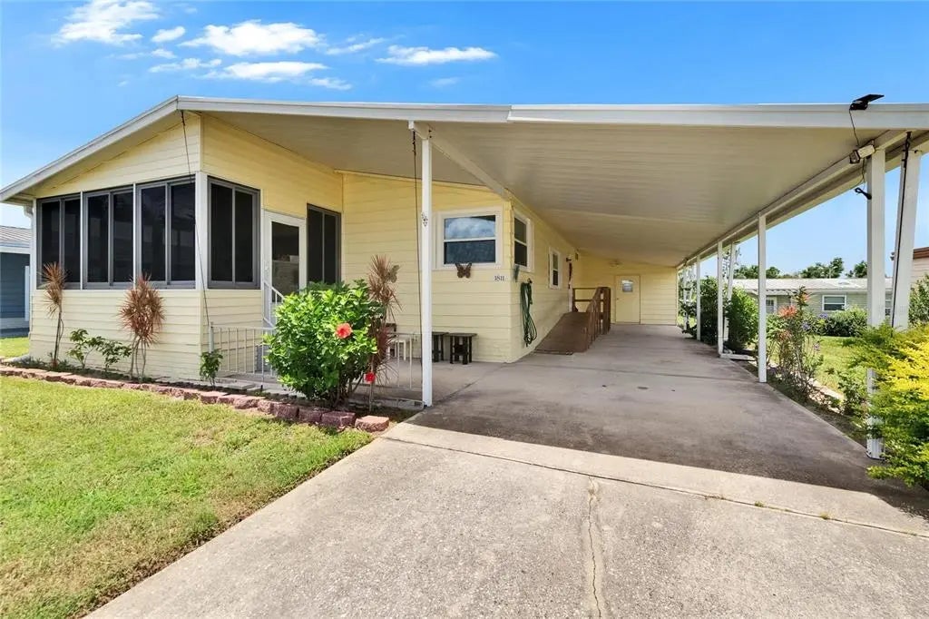 1811 Sherwood Hill Dr, LAKELAND, FL 33810 | MLS® #L4958630 | Mike ...