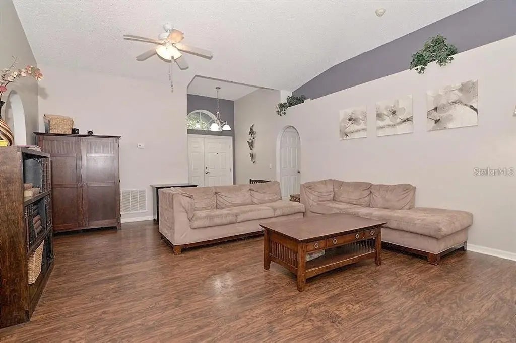 1086 Welch Hill Circle, APOPKA, FL 32712-2781 | MLS® #O6337931 | Mike ...