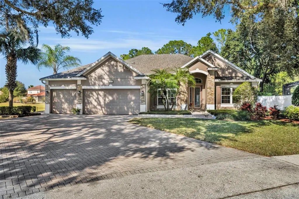 419 E Blue Water Edge Drive, EUSTIS Property Listing: MLS® #O6370571