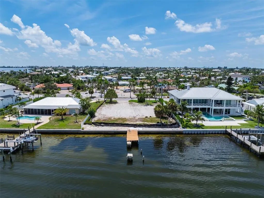 659 Key Royale Drive, HOLMES BEACH Property Listing: MLS® #A4663623