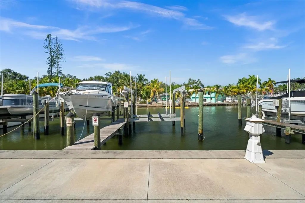 1703 N Tamiami Trail 303, SARASOTA, FL | MLS® N6141175 - BuySarasota.com