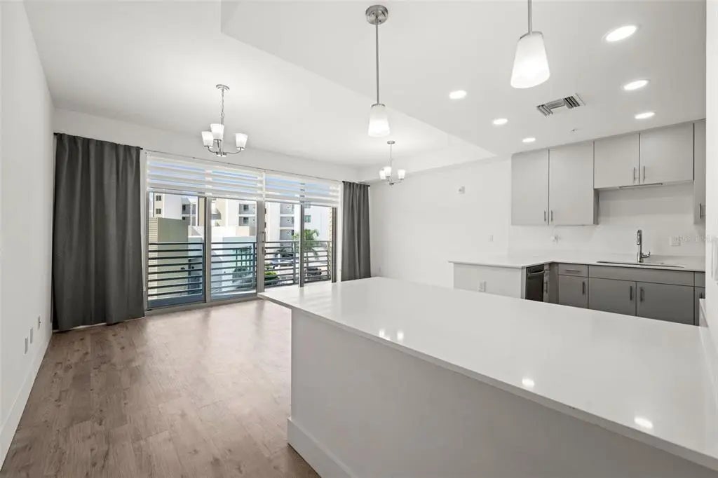 1703 N Tamiami Trail 303, SARASOTA, FL | MLS® N6141175 - BuySarasota.com