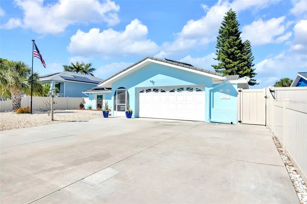 1015 Spindle Palm Way, APOLLO BEACH, FL 33572 | MLS® #TB8468488 | Mike ...