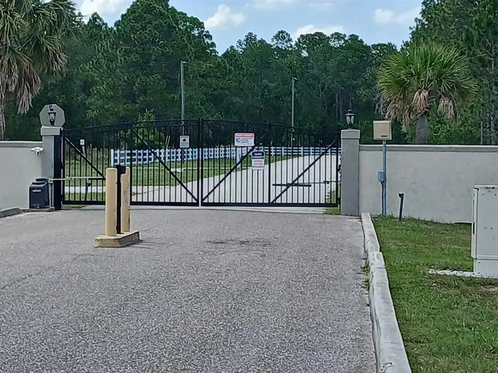 704 Hidden Palms Dr, DAVENPORT LUCKY WORLD ESTATES. MLS# TB8360313