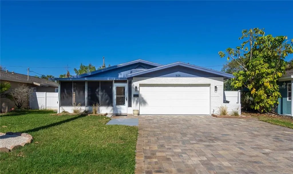 1825 Shore Acres Blvd Ne, ST PETERSBURG Property Listing: MLS® #A4678174