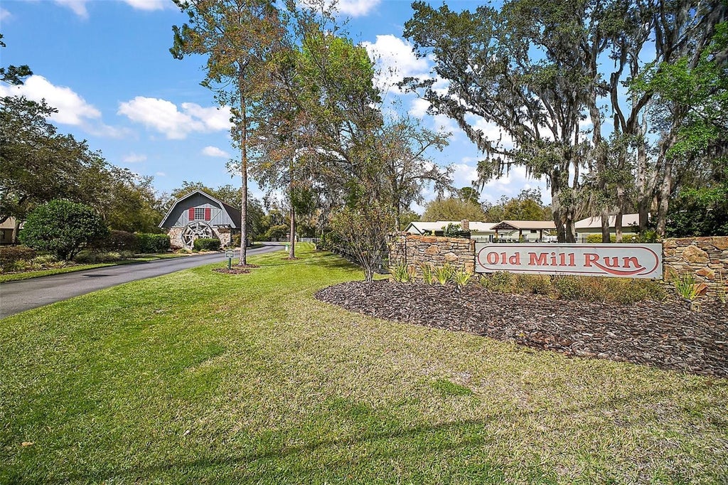 29319 Old Mill E, TAVARES OLD MILL RUN SUB. MLS# G5092049