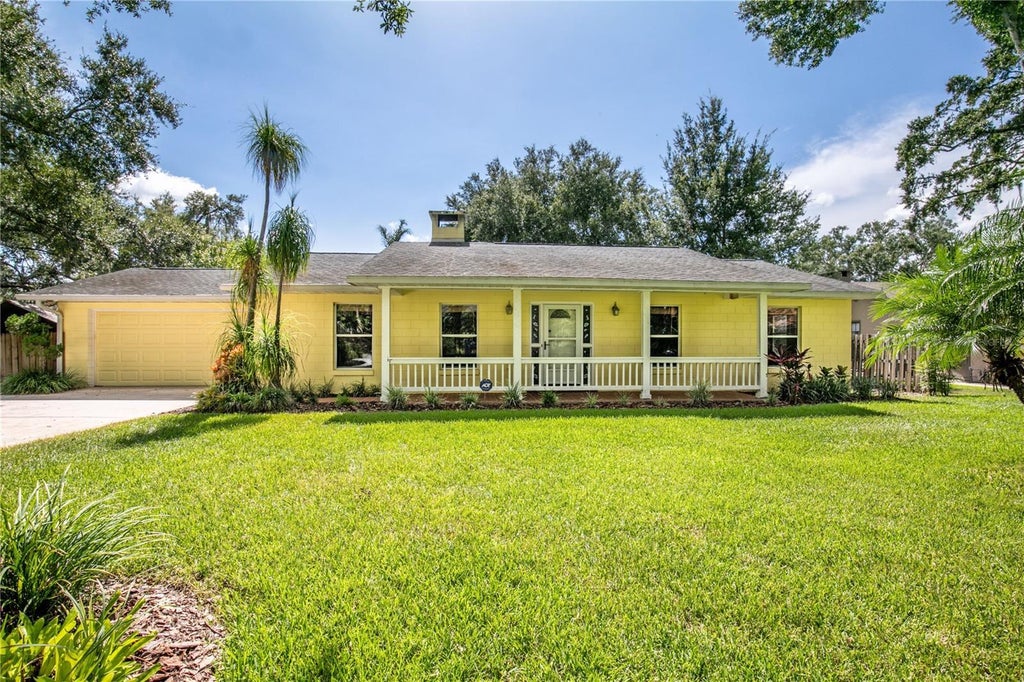 2117 Suzanne Drive, MOUNT DORA Property Listing: MLS® #G5100006