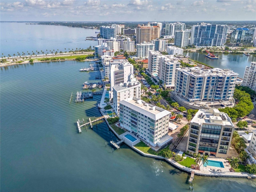 350 Golden Gate Point 33, SARASOTA Property Listing: MLS® #A4663795