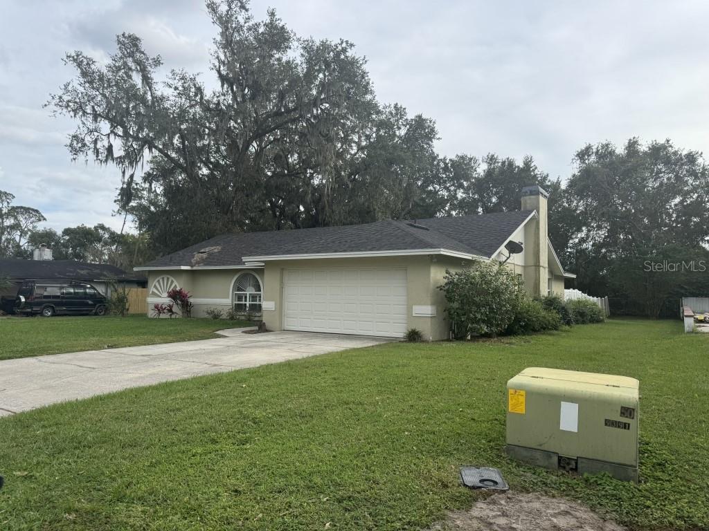 2302 West Sugar Creek Drive, LAKELAND Property Listing: MLS® #TB8324143