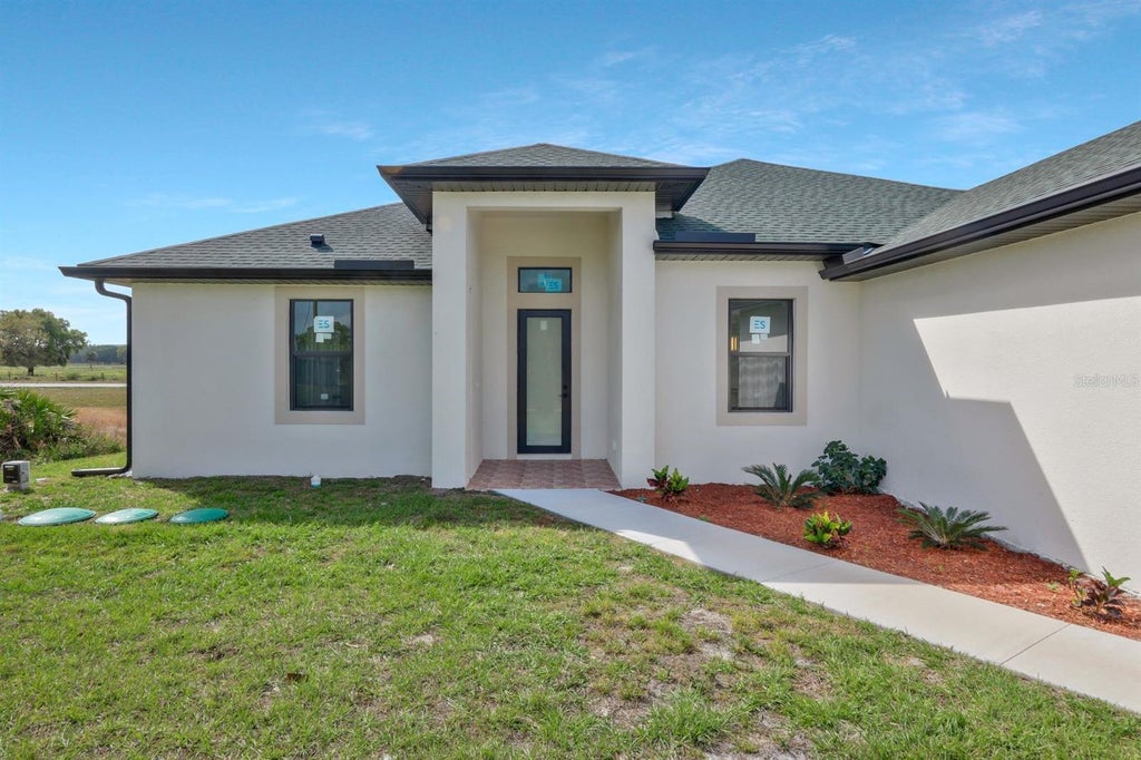 5027 East Hummingbird Drive, LABELLE Property Listing: MLS® #TB8359037