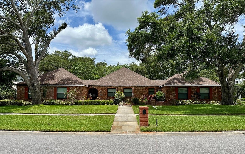 4405 Meadowwood Way, TAMPA Property Listing: MLS® #TB8407642