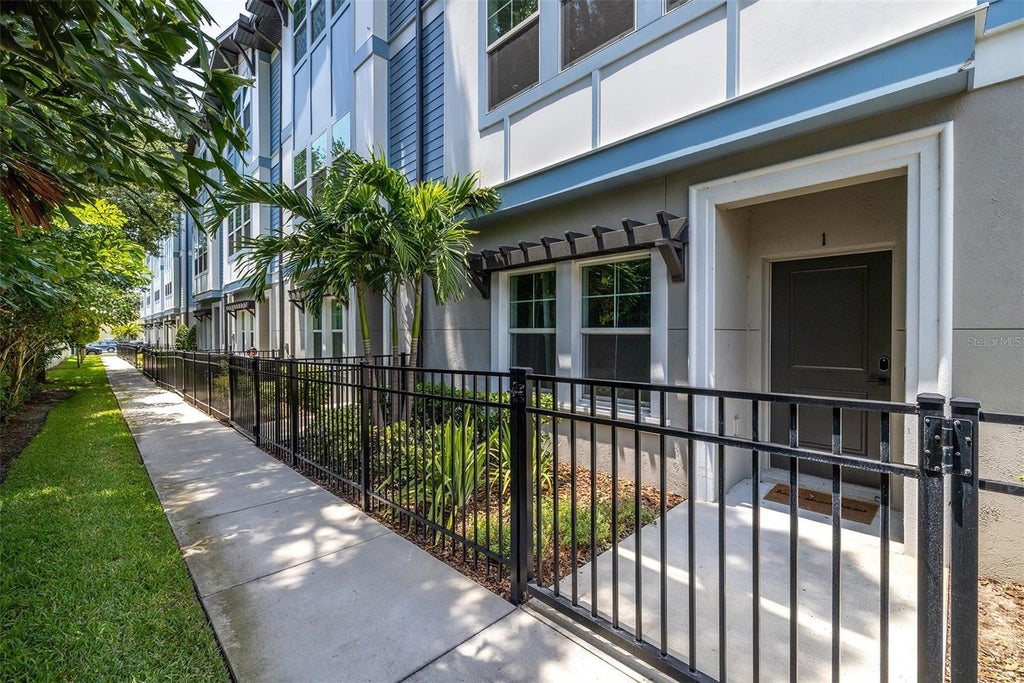 3120 West Azeele Street 1, TAMPA Property Listing: MLS® #TB8307003