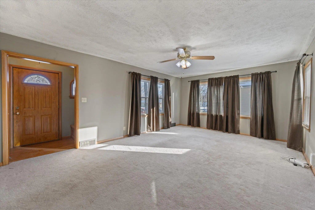 42 6th Street, WOODBINE Property Listing: MLS® #25-2624