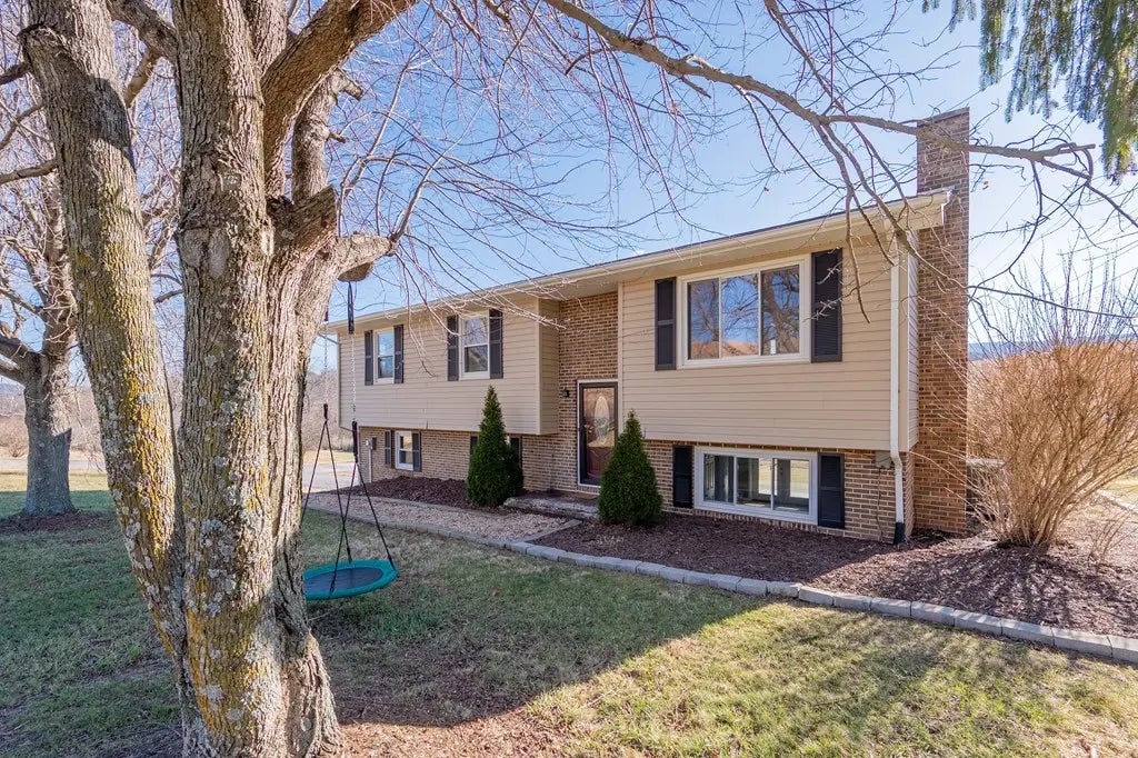 6830 S Scenic Hwy., Bland Property Listing: MLS® #104520