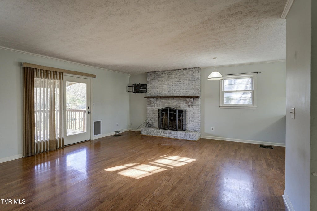 128 Pierce Lane, Johnson City Property Listing: MLS® #9988346