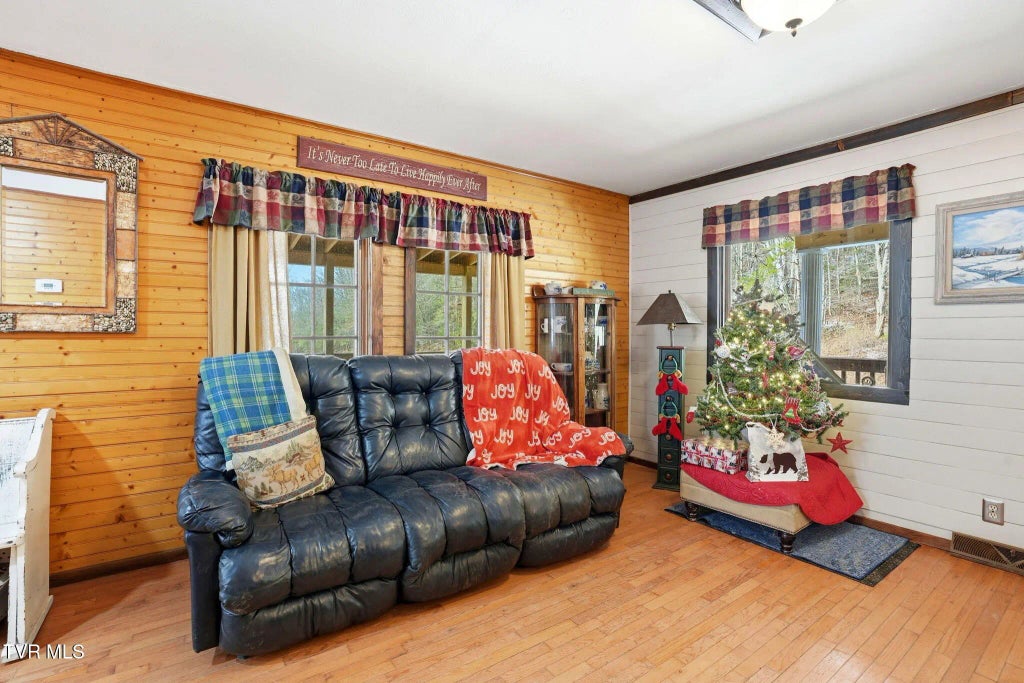 1670 Cutter Creek Creek, Clintwood Property Listing: MLS® #9989254