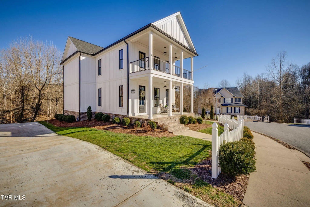 2125 Saint Erics Court, Kingsport Property Listing: MLS® #9990118