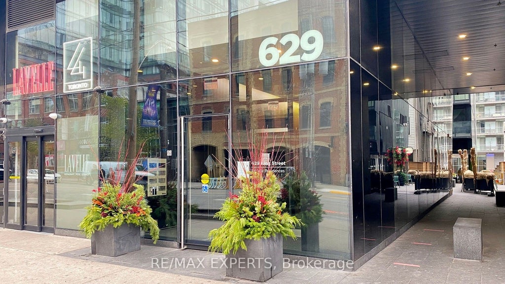 629 King Street W Ph1418, Toronto C01 Property Listing: MLS® #C12342034