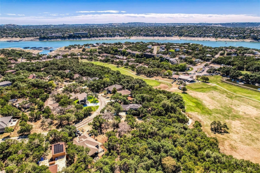 18620 Champions Cir, Point Venture Property Listing: MLS® #4707879